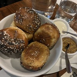 THE VICTOR TAVERN - 6TH & LENORA - Updated May 2025 - 286 Photos & 161 ...