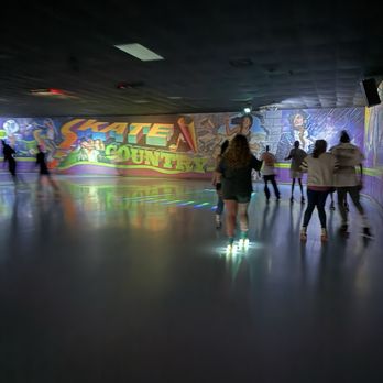 SKATE COUNTRY - Updated December 2025 - 113 Photos & 85 Reviews - 7980 ...