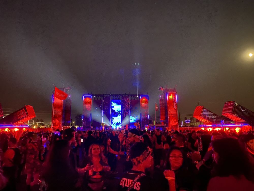 NOS EVENTS - Updated March 2025 - 570 Photos & 120 Reviews - 689 S E St ...