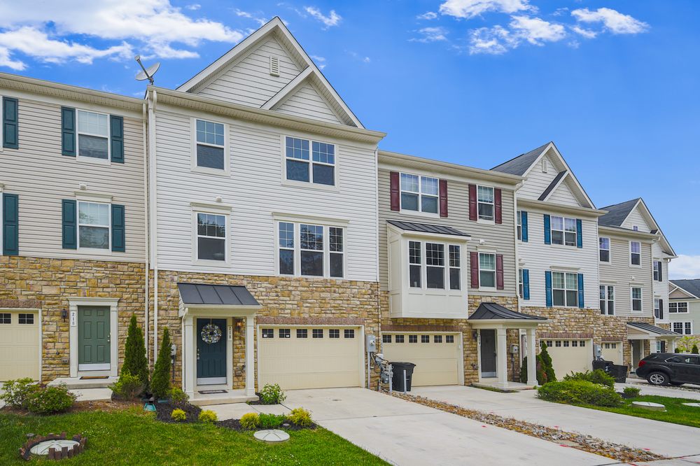 WENDY HUTTON - CENTURY 21 - Contact Agent - 28 Photos - 1665 Merritt ...