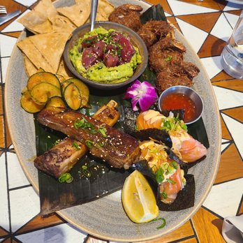 PACIFIC CATCH - Updated January 2025 - 396 Photos & 186 Reviews - 300 W ...