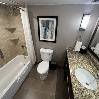 EMBASSY SUITES BY HILTON PORTLAND TIGARD - Updated December 2025 - 434 ...