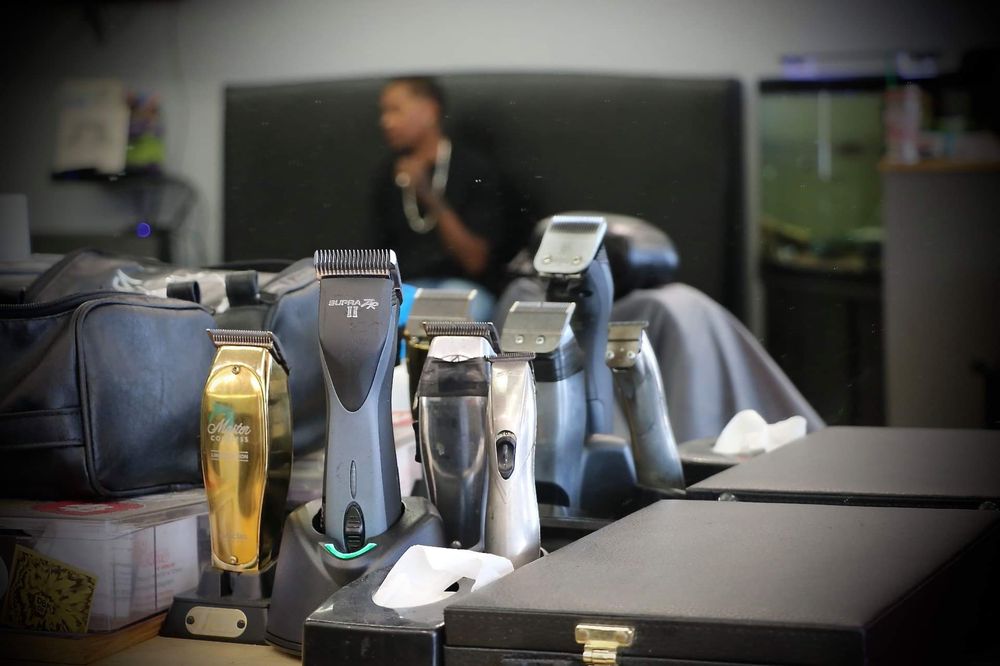 TAPERZ BARBER SHOP - Updated October 2025 - 14 Photos - 203 N Richmond ...