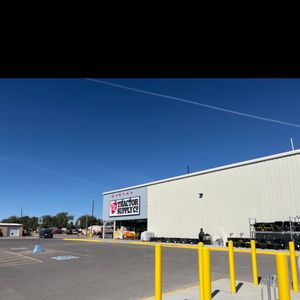 IFA COUNTRY STORE - LOGAN - Updated December 2025 - 29 Photos - 2250 N ...