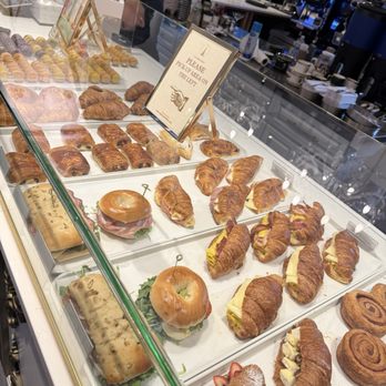 LE PARISIEN - Updated October 2025 - 88 Photos & 27 Reviews - 235 W ...