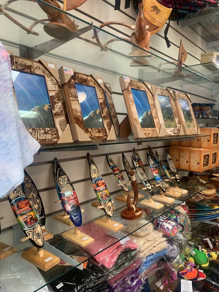 UNIQUE GIFT SHOP - Updated September 2024 - 17 Photos & 16 Reviews ...