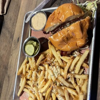 LSA BURGER - Updated June 2024 - 986 Photos & 1273 Reviews - 113 W ...