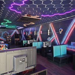 TENTH LEVEL TAVERN - Updated July 2025 - 248 Photos & 121 Reviews ...