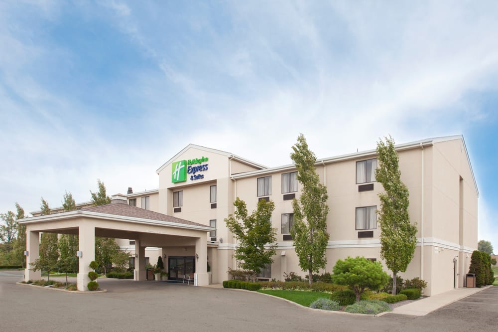 HOLIDAY INN EXPRESS & SUITES ALLIANCE - Updated August 2025 - 13 Photos ...
