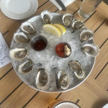 MATUNUCK OYSTER BAR - Updated September 2024 - 2728 Photos & 1817 ...