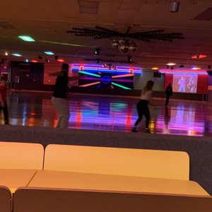 EMPIRE STATE PLAZA ICE RINK - Updated August 2025 - 12 Photos - 36 st ...