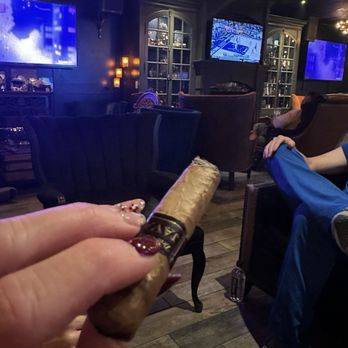 TAP N ASH SOCIAL CLUB - Updated January 2025 - 160 Photos & 104 Reviews ...