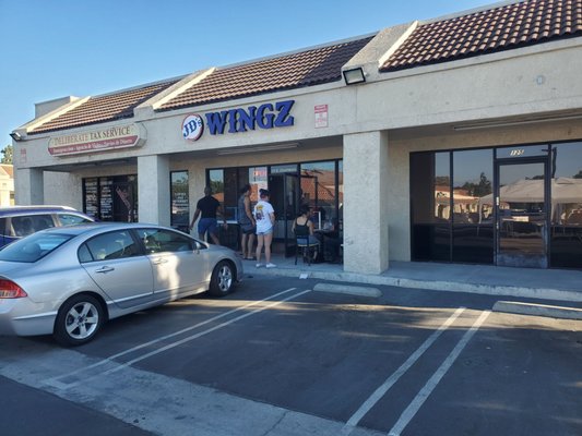 JD’S WINGZ & THINGZ - 142 Photos & 118 Reviews - 117 E Chapman Ave ...