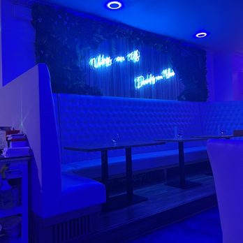 OUI COCKTAIL LOUNGE - Updated January 2026 - 123 Photos & 37 Reviews ...