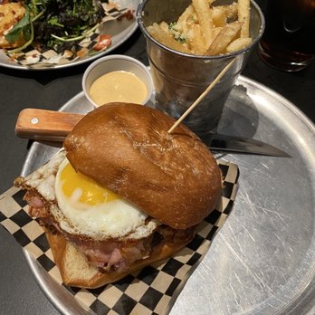 STACK 571 BURGER AND WHISKEY BAR - Updated June 2025 - 455 Photos & 350 ...