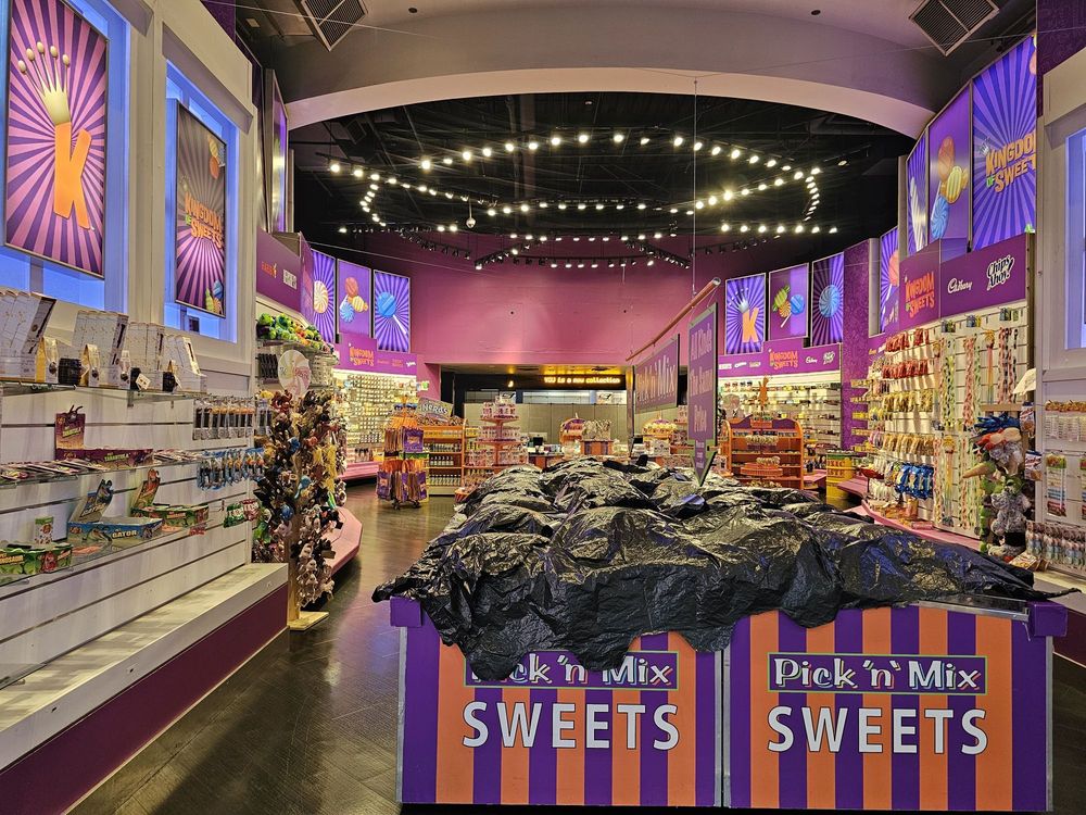 KINGDOM OF SWEETS - Updated December 2025 - 21 Photos - 3 Times Sq, New ...
