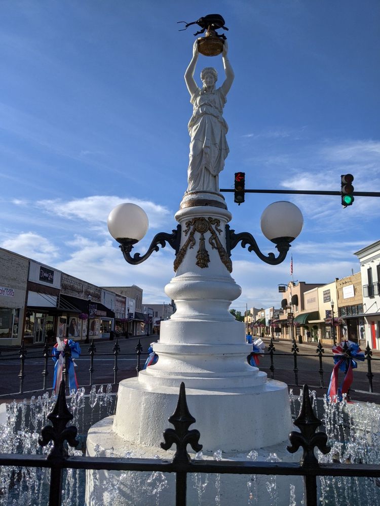 BOLL WEEVIL MONUMENT - Updated June 2025 - 27 Photos - W College St ...