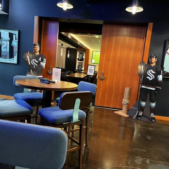 32 BAR & GRILL - Updated September 2025 - 125 Photos & 82 Reviews ...