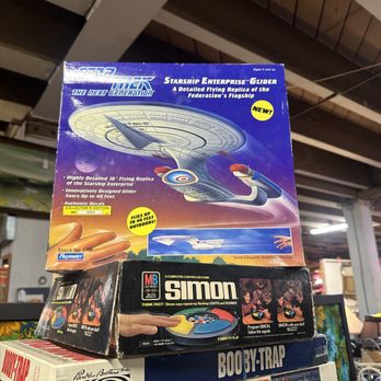 MEMORY DEN ANTIQUE MALL - Updated December 2025 - 277 Photos & 62 ...