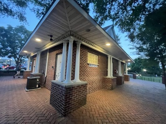 RIVERSIDE GARDENS PARK - Updated August 2025 - 21 Photos - Front St ...