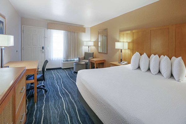 RAMADA BY WYNDHAM COSTA MESA/NEWPORT BEACH with photos - Updated August ...