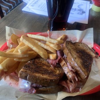 MYSTIC ROGUE IRISH PUB - Updated September 2025 - 204 Photos & 54 ...