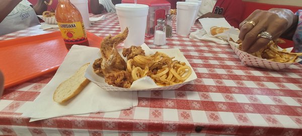 LOU & LAURA’S - 17 Photos & 23 Reviews - 1301 Windsor Pl, Alexandria ...