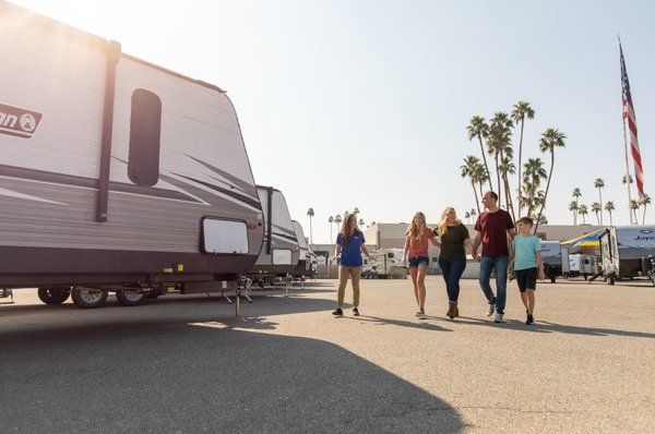 CAMPING WORLD RV SERVICE CENTER - Updated November 2025 - 13 Photos ...