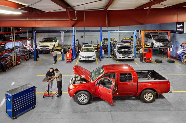 UNIVERSAL AUTO CENTER - Updated November 2025 - 57 Photos & 60 Reviews ...