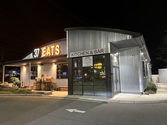 37 EATS KITCHEN & BAR - Updated December 2025 - 29 Photos & 21 Reviews ...