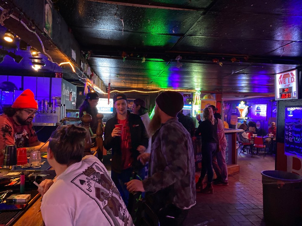 R & R BAR - Updated October 2025 - 61 Photos & 28 Reviews - 701 S ...