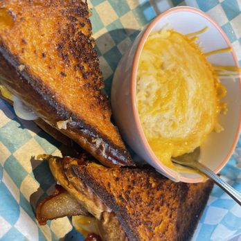 FUNKY PELICAN - Updated October 2025 - 780 Photos & 698 Reviews - 215 ...