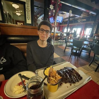 LUCILLE’S SMOKEHOUSE BAR-B-QUE - Updated March 2024 - 2375 Photos ...