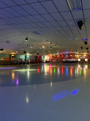 ROLLER TIME FAMILY SKATE CENTER - Updated November 2025 - 719 Ross Ave ...