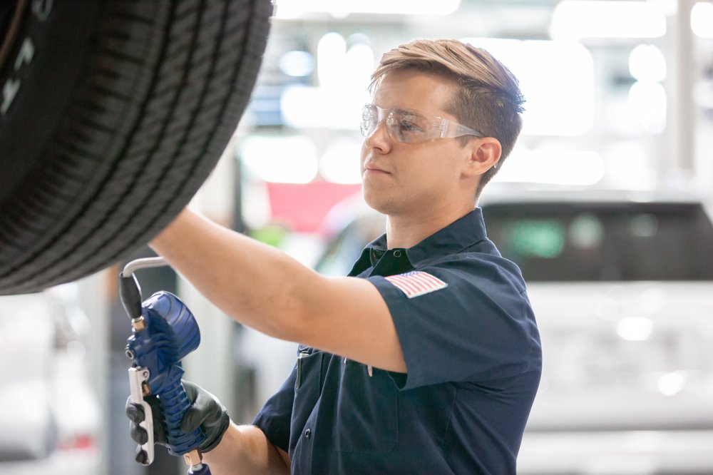 KEN BATCHELOR COLLISION CENTER OF SAN ANTONIO - 11001 IH-10, San ...