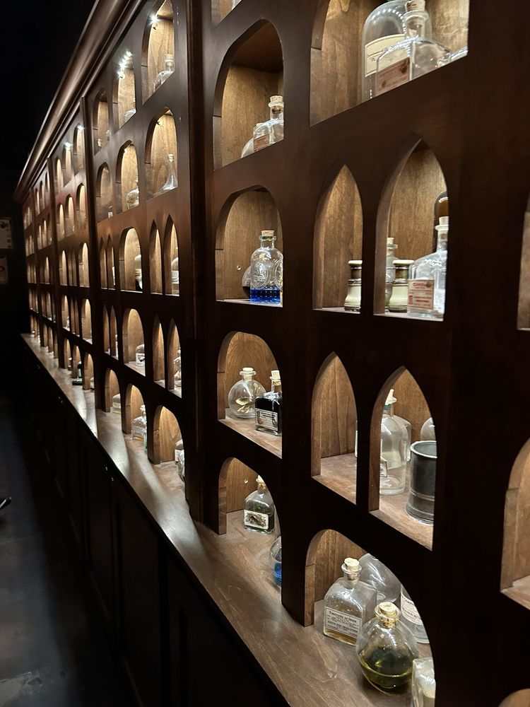 THE WHITE RABBIT - Updated July 2025 - 641 Photos & 423 Reviews - 207 N ...