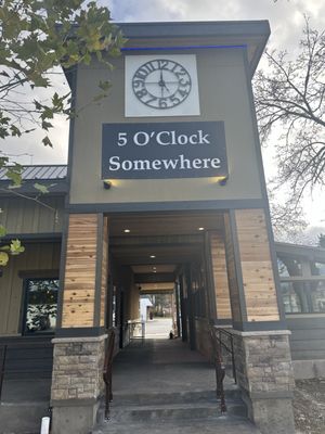 THE OVAL OFFICE BISTRO AND MARTINI BAR - Updated May 2025 - 10 Photos ...