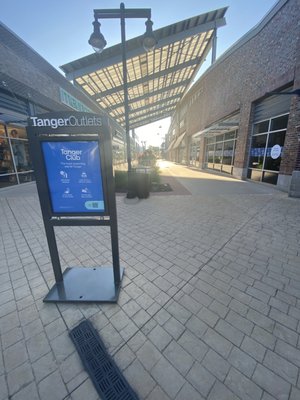 TANGER OUTLETS GRAND RAPIDS - Updated January 2026 - 41 Photos & 108 ...