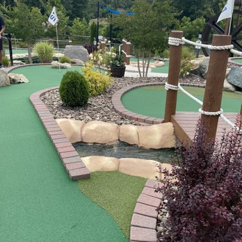 MOUNTAIN RUN MINI GOLF - Updated October 2025 - 10 Photos - 202 ...