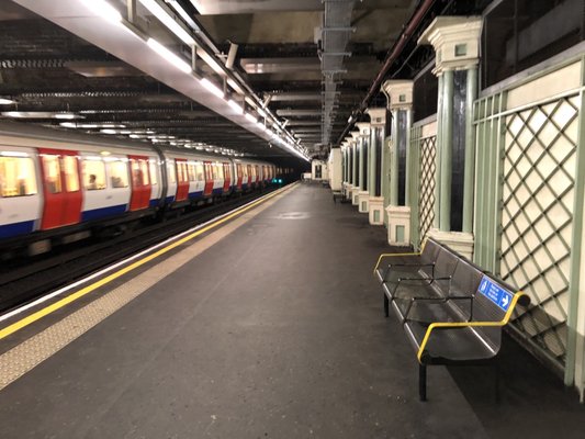 STEPNEY GREEN UNDERGROUND STATION - Updated May 2025 - 10 Photos - Mile ...