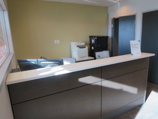 BROKERLINK - Updated December 2025 - 15 Photos - 160-2693 Broadmoor ...