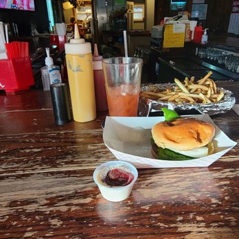 THE BREAKWALL TAVERN - Updated December 2025 - 7855 Lakeshore Blvd ...