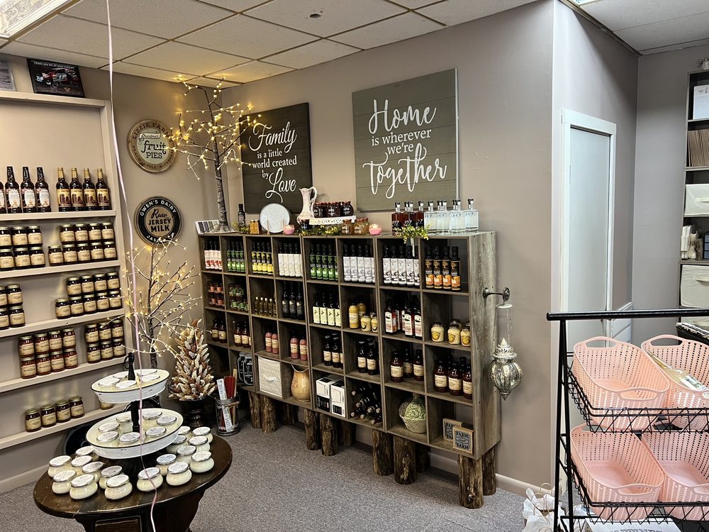 LILLY RAE IN THE HAMLET - Updated July 2025 - 23 Photos - 3761 State ...