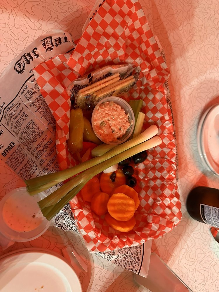 SPRING LAKE INN - Updated October 2025 - 21 Photos & 47 Reviews - 64040 ...