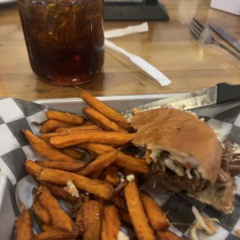 HOPS & HOGS COUNTRY SMOKEHOUSE - Updated May 2025 - 92 Photos & 78 ...