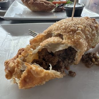 TAPELIA - Updated June 2024 - 706 Photos & 563 Reviews - 551 Lincoln Rd ...