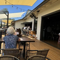 CRAWDADS ON THE LAKE - Updated July 2025 - 385 Photos & 513 Reviews ...