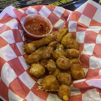 BOBBY G’S CHICAGO EATERY & SPORTS BAR - Updated August 2024 - 231 ...