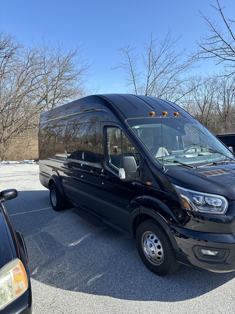 HELLO LIMOUSINES - Updated January 2026 - 16 Photos - 19 Liberte Ln ...