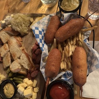 BERLINER PUB - Updated July 2025 - 771 Photos & 768 Reviews - 221 Main ...